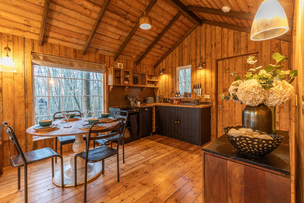 The Poppy Treehouse | Treehouse in Hampshire | Canopy & Stars