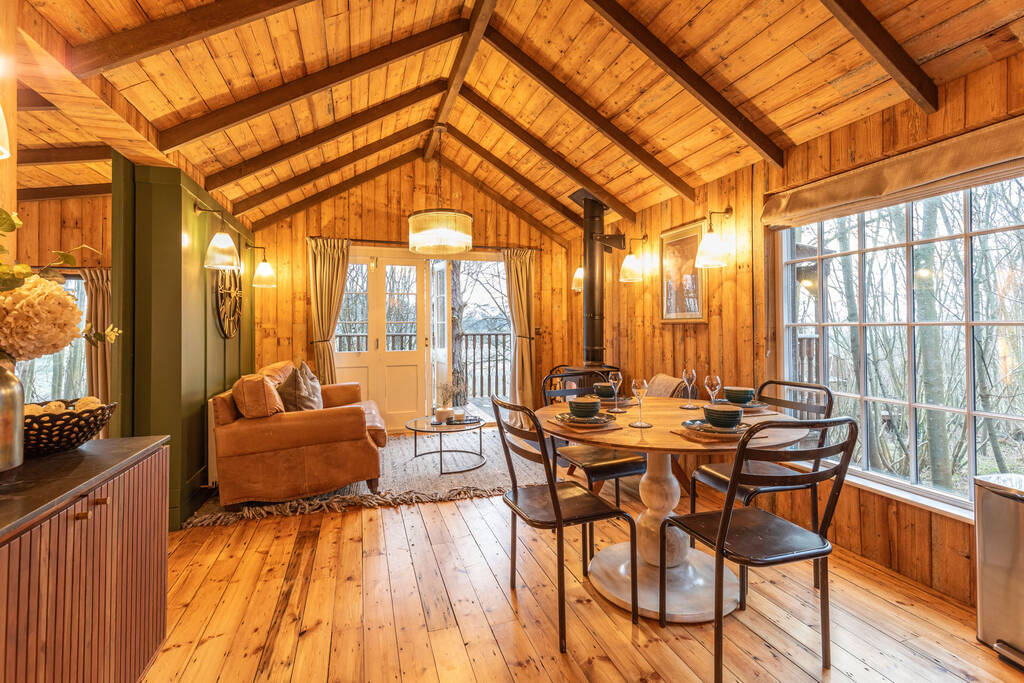 The Poppy Treehouse | Treehouse in Hampshire | Canopy & Stars