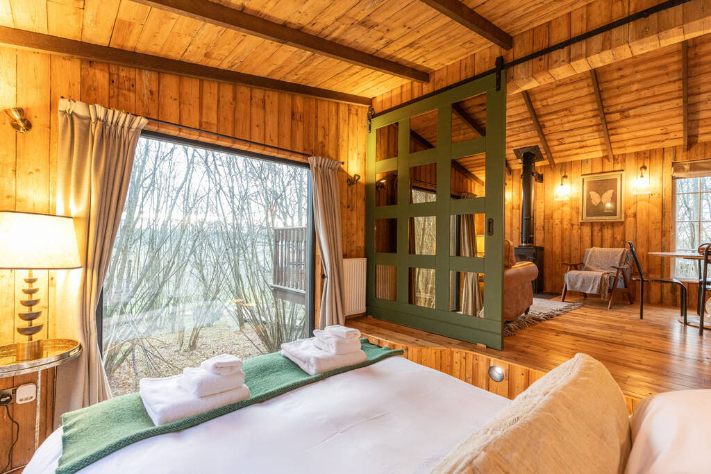 The Poppy Treehouse | Treehouse in Hampshire | Canopy & Stars