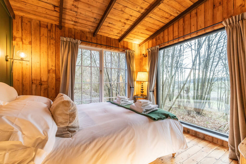 The Poppy Treehouse | Treehouse in Hampshire | Canopy & Stars