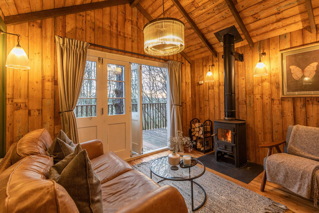 The Poppy Treehouse | Treehouse in Hampshire | Canopy & Stars