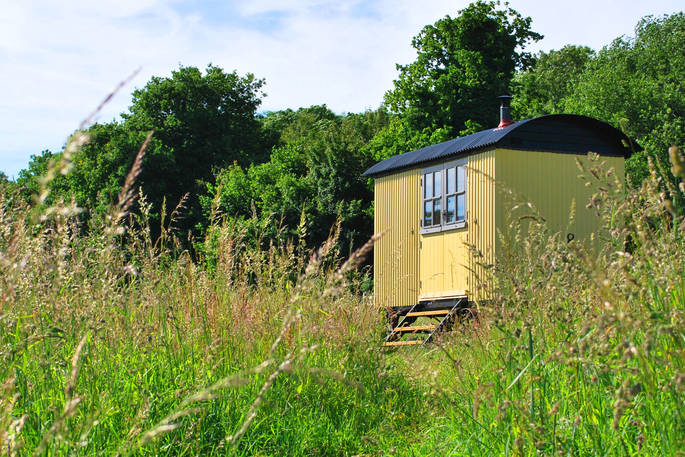 Barrow | Shepherd's hut in Hampshire | Canopy & Stars