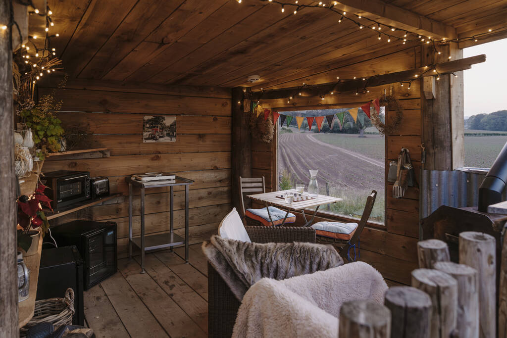 Tom's Hut | Shepherd's hut in Herefordshire | Canopy & Stars