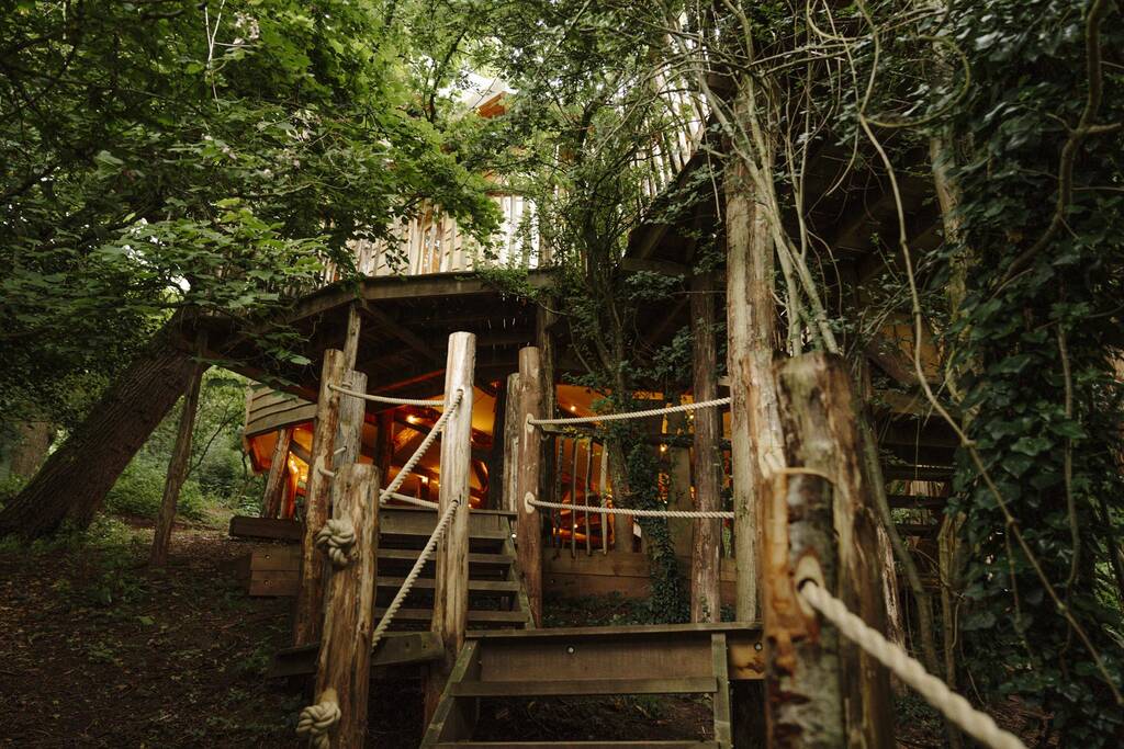 Bramling Treehouse | Treehouse in Herefordshire | Canopy & Stars