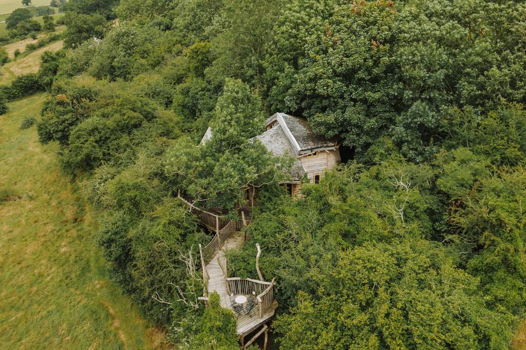 Fuggle Treehouse | Treehouse in Herefordshire | Canopy & Stars