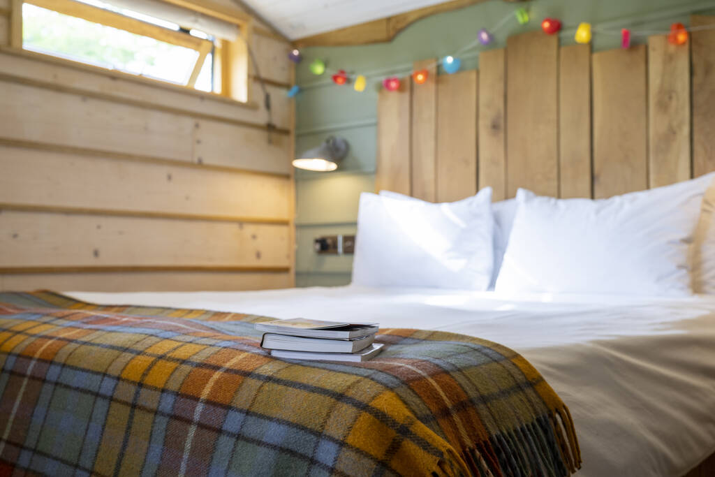 Pax | Cabin in Herefordshire | Canopy & Stars