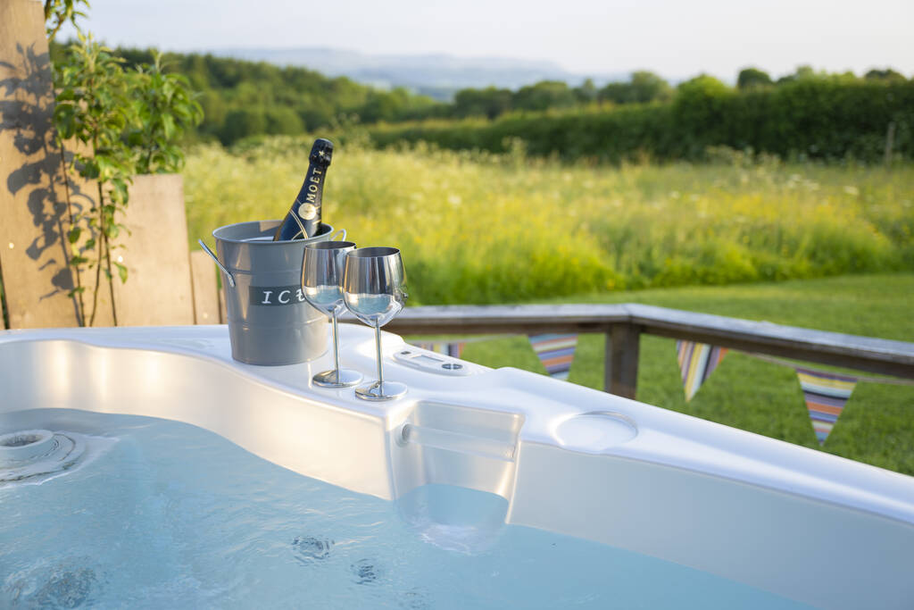 Pax | Cabin in Herefordshire | Canopy & Stars