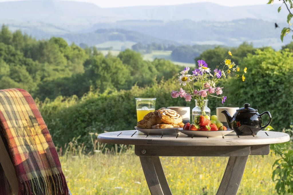 Pax | Cabin in Herefordshire | Canopy & Stars