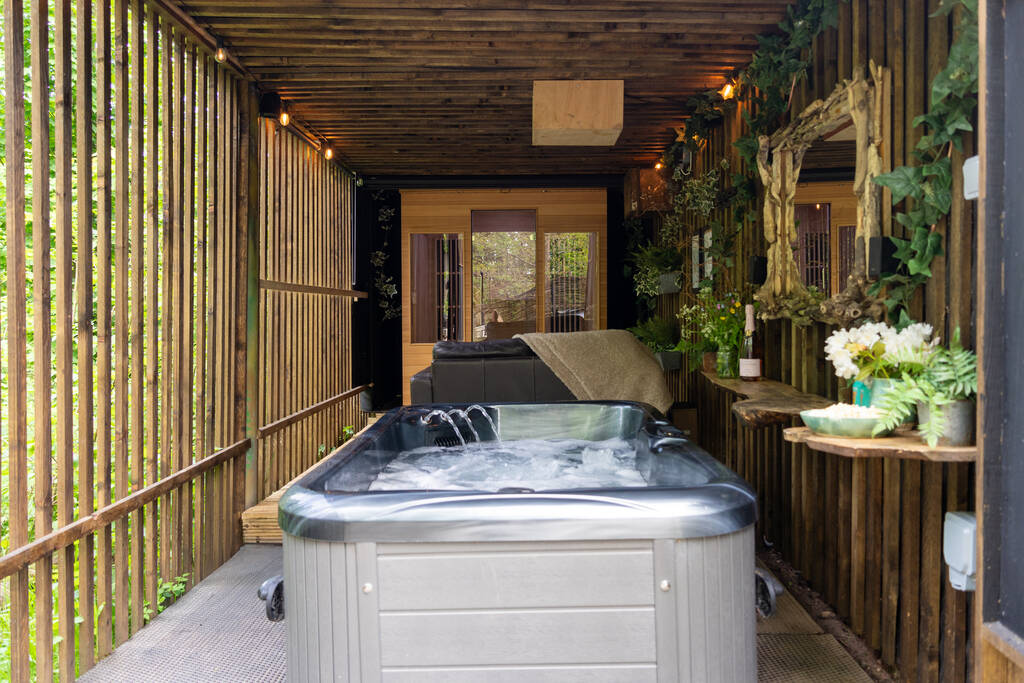 The Rook's Tower | Treehouse in Herefordshire | Canopy & Stars