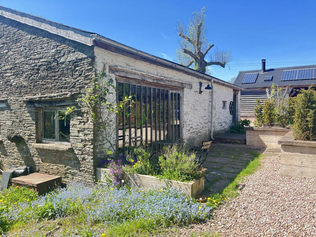 Wern Derys Byre | Barn in Herefordshire | Canopy & Stars