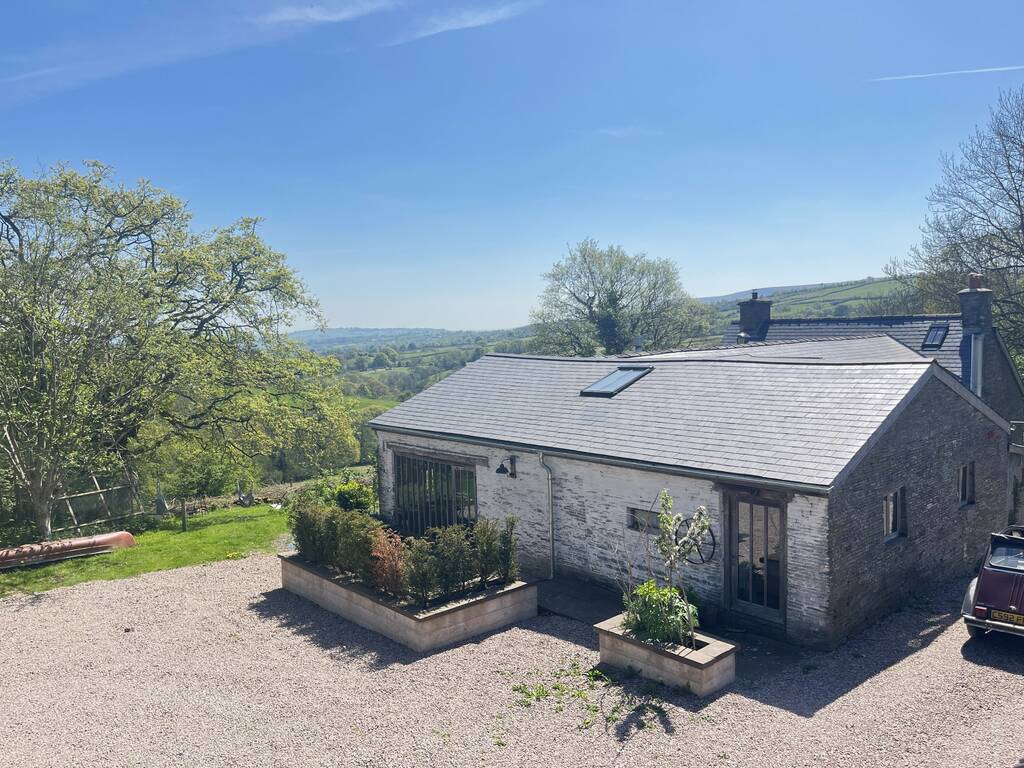 Wern Derys Byre | Barn in Herefordshire | Canopy & Stars