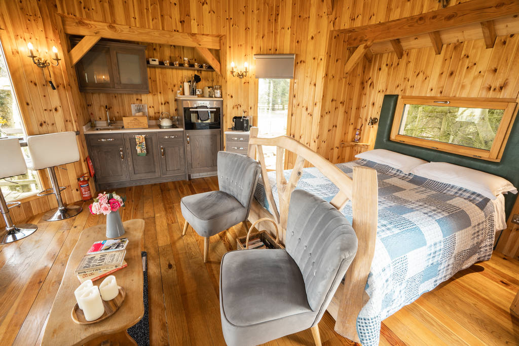 The Lodge Treehouse | Treehouse in Kent | Canopy & Stars