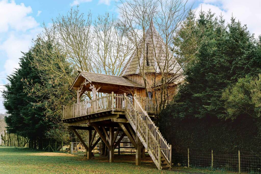 The Lodge Treehouse | Treehouse in Kent | Canopy & Stars