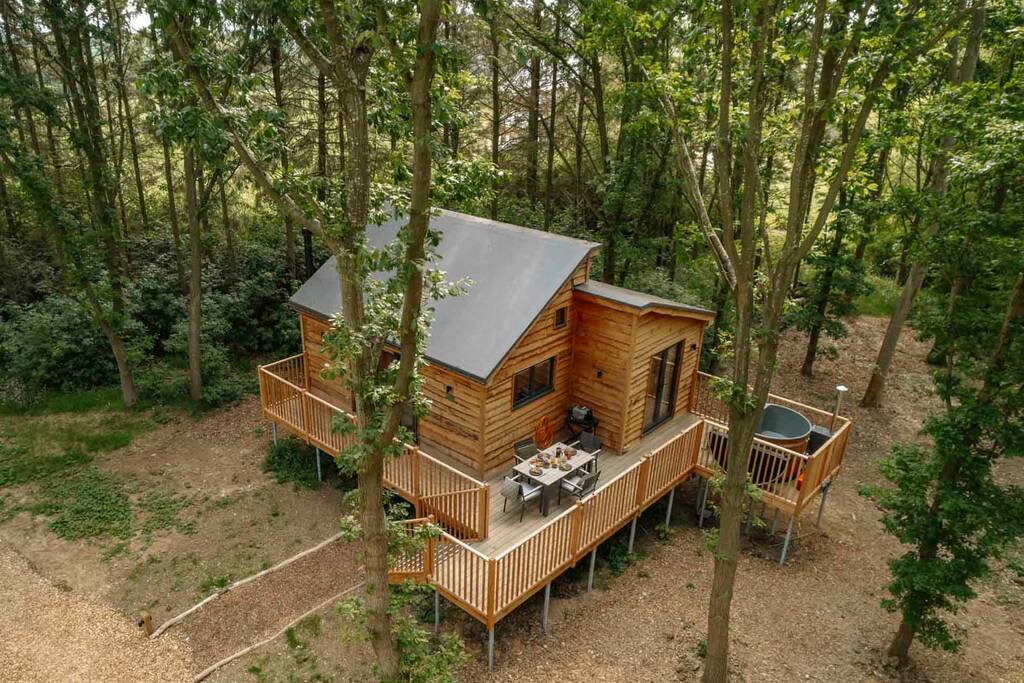 Cherry Nest | Treehouse in Leicestershire | Canopy & Stars