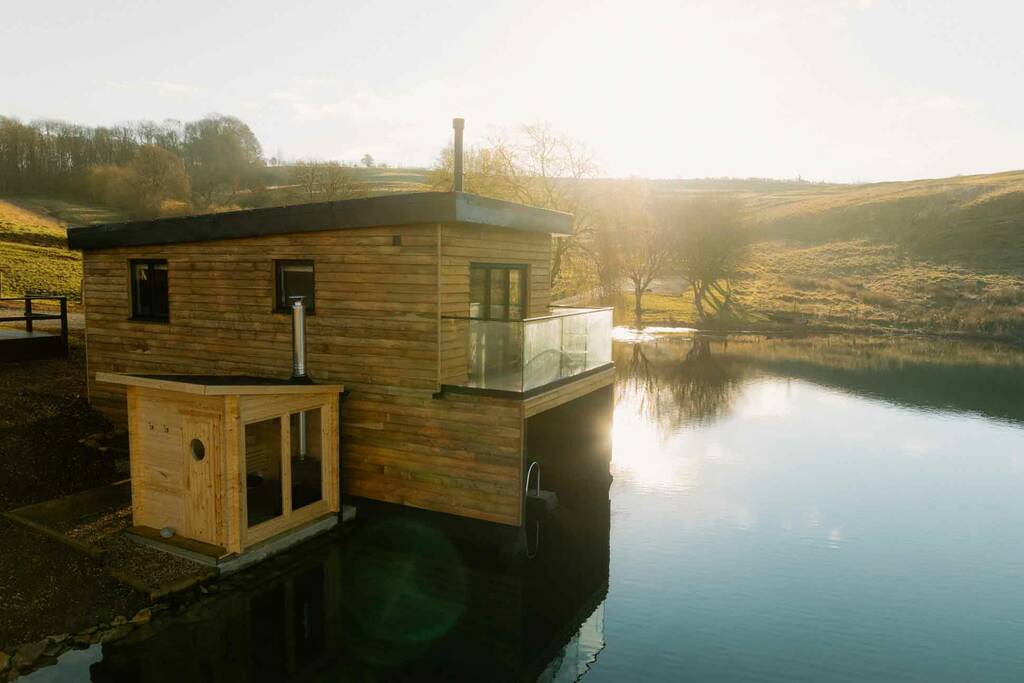 Otby Lake Boat House | Cabin in Lincolnshire | Canopy & Stars