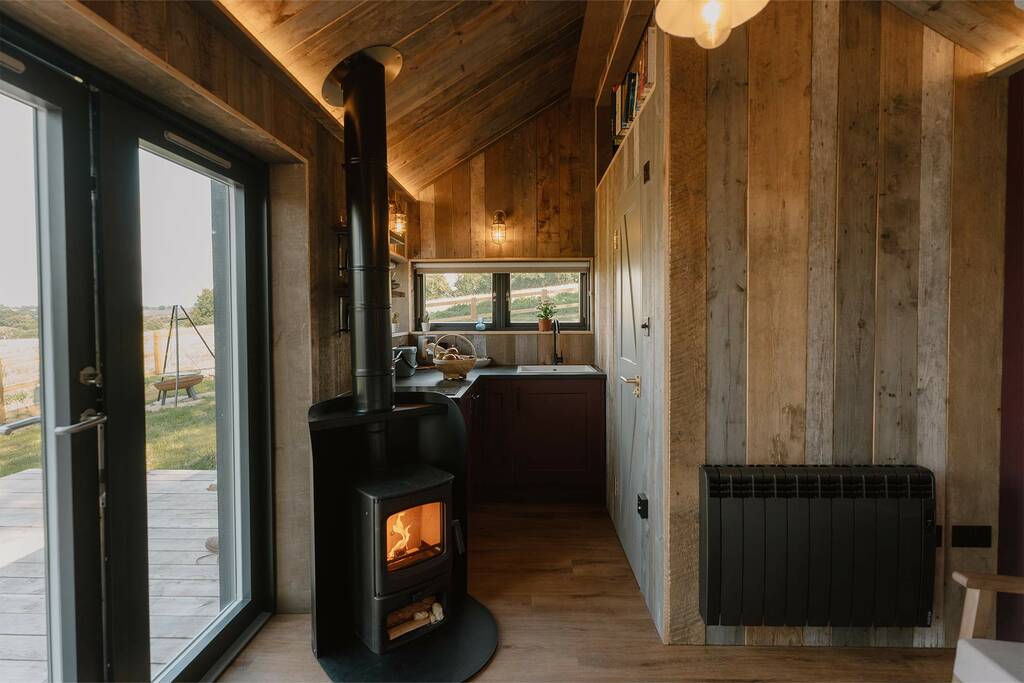 Lark Rise | Cabin in Northamptonshire | Canopy & Stars