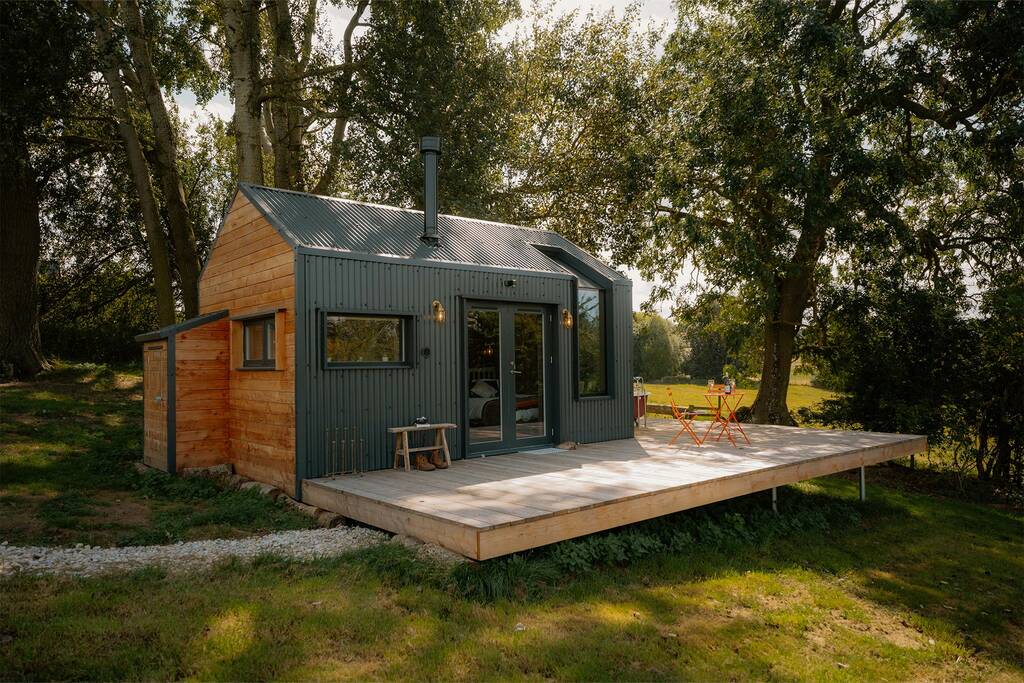 Lark Rise | Cabin in Northamptonshire | Canopy & Stars
