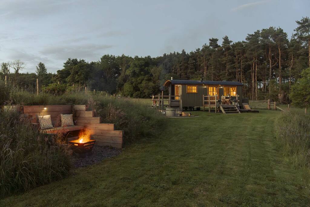 Swinburne | Shepherd's hut in Northumberland | Canopy & Stars