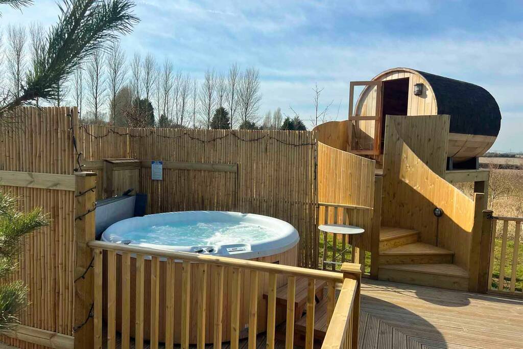 Kestrel | Cabin in Nottinghamshire | Canopy & Stars