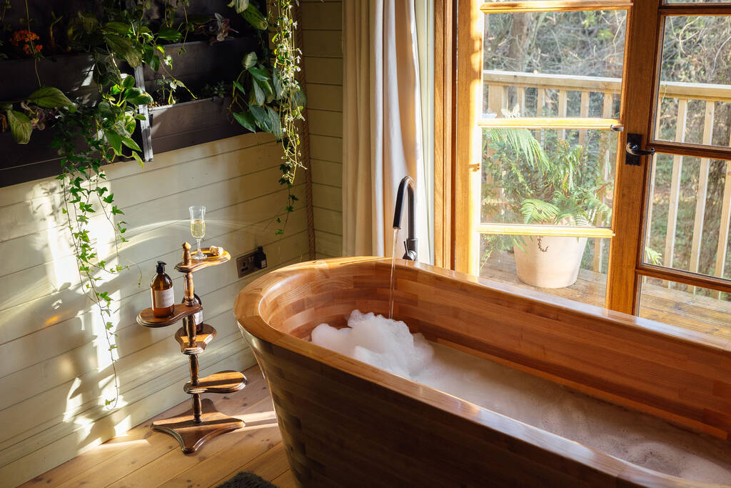 The Owl House | Treehouse in Shropshire | Canopy & Stars