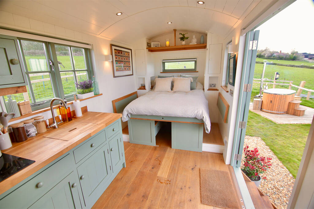 Oak Hut | Shepherd's hut in Shropshire | Canopy & Stars