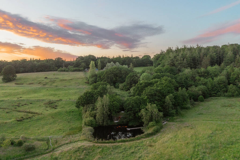 At the Pond | Cabin in Somerset | Canopy & Stars