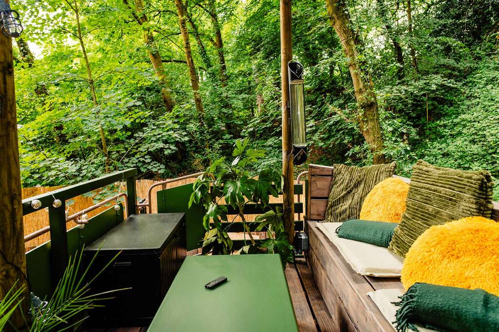 Falcon Nest | Horsebox in Somerset | Canopy & Stars