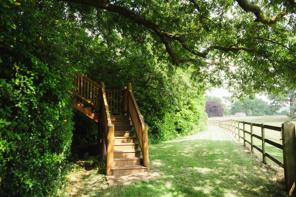 Harptree Tree House | Treehouse in Bath & N.E. Somerset | Canopy & Stars