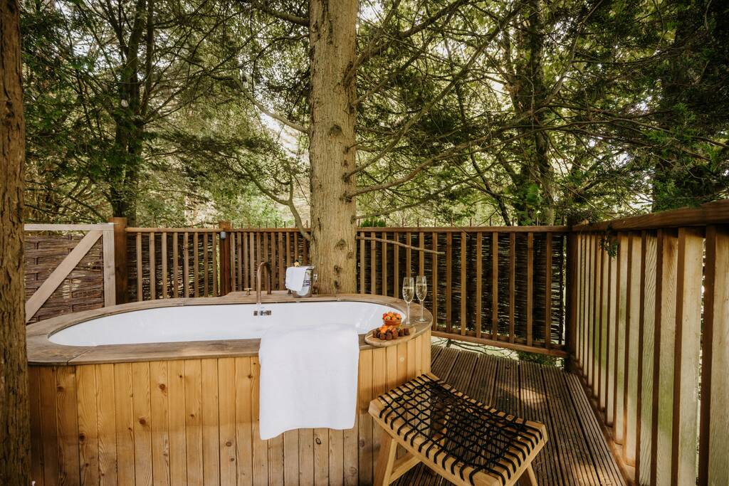 Dabinett Treehouse | Treehouse in Somerset | Canopy & Stars