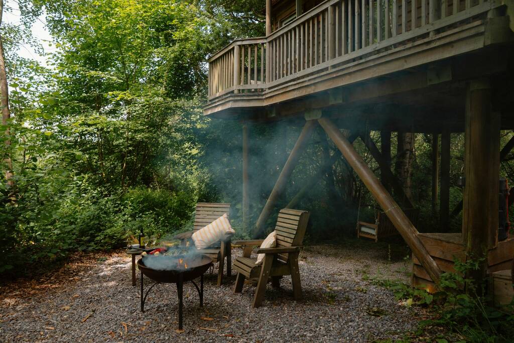 Tinkers Treehouse | Treehouse in Sussex | Canopy & Stars