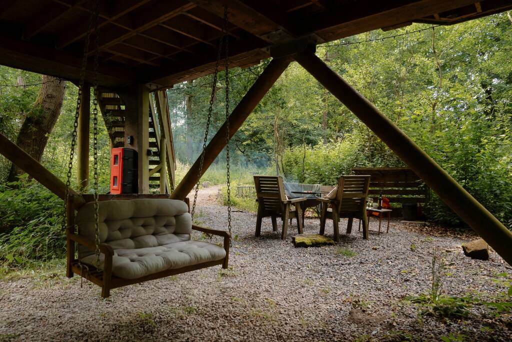 Tinkers Treehouse | Treehouse in Sussex | Canopy & Stars