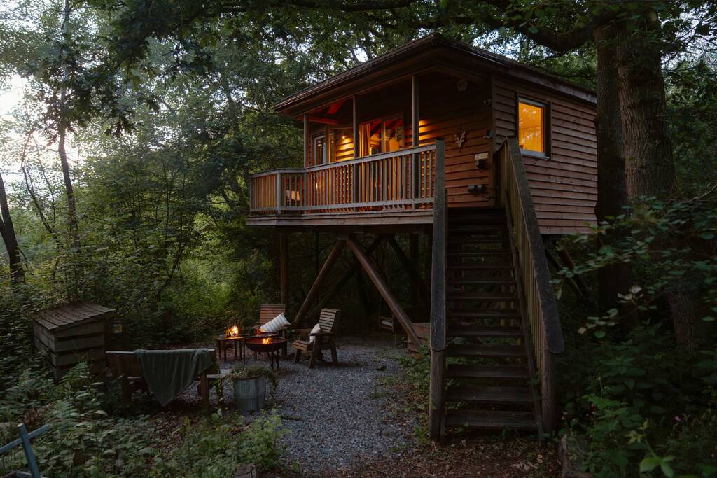 Tinkers Treehouse | Treehouse in Sussex | Canopy & Stars