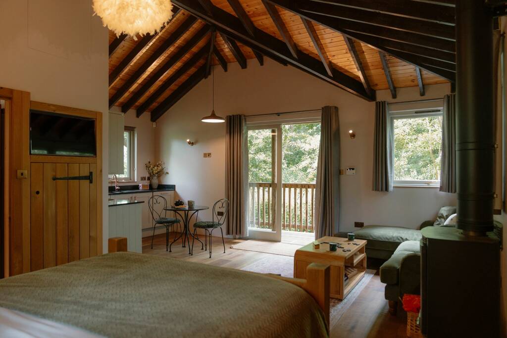 Tinkers Treehouse | Treehouse in Sussex | Canopy & Stars