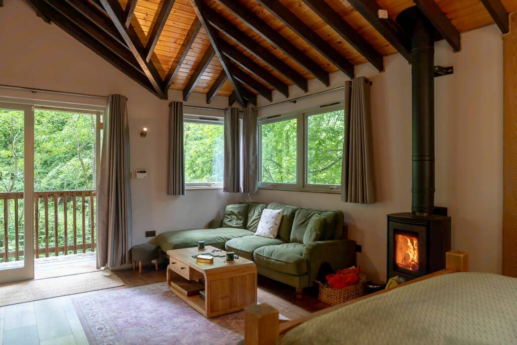 Tinkers Treehouse | Treehouse in Sussex | Canopy & Stars