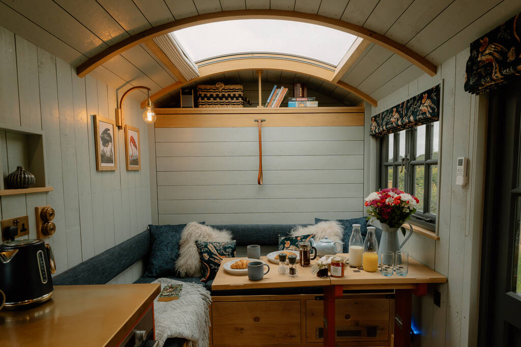 Hawthorn Hideaway | Shepherd's hut in Sussex | Canopy & Stars