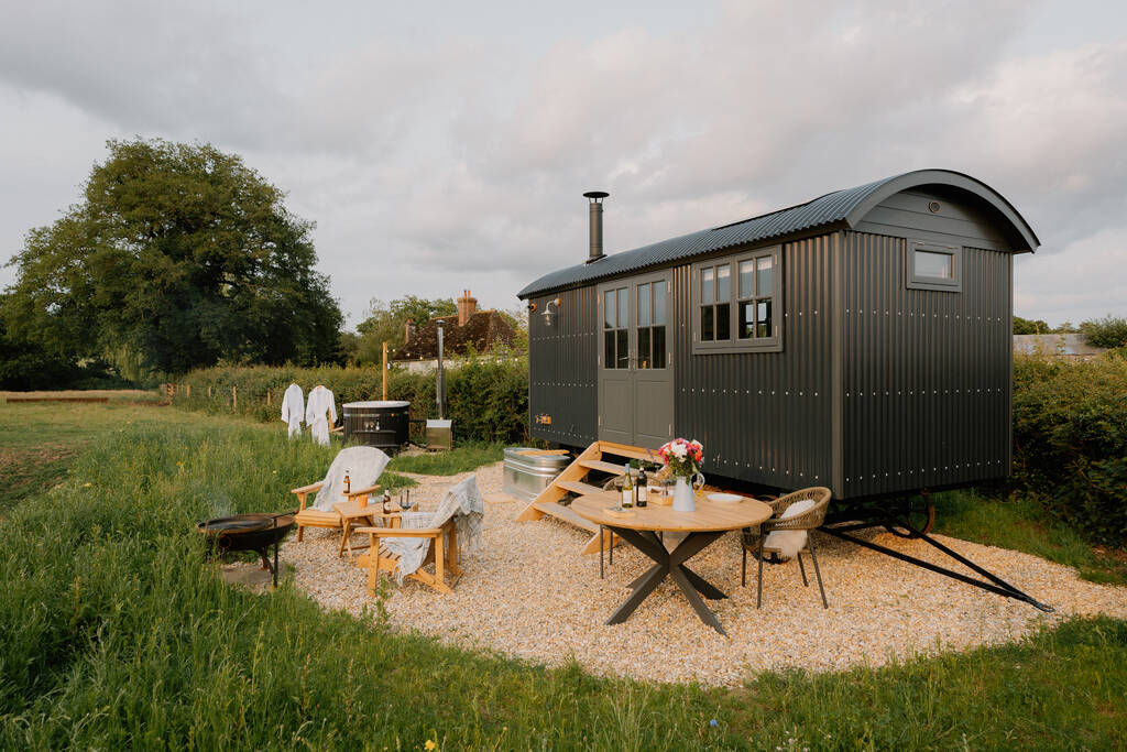 Hawthorn Hideaway | Shepherd's hut in Sussex | Canopy & Stars