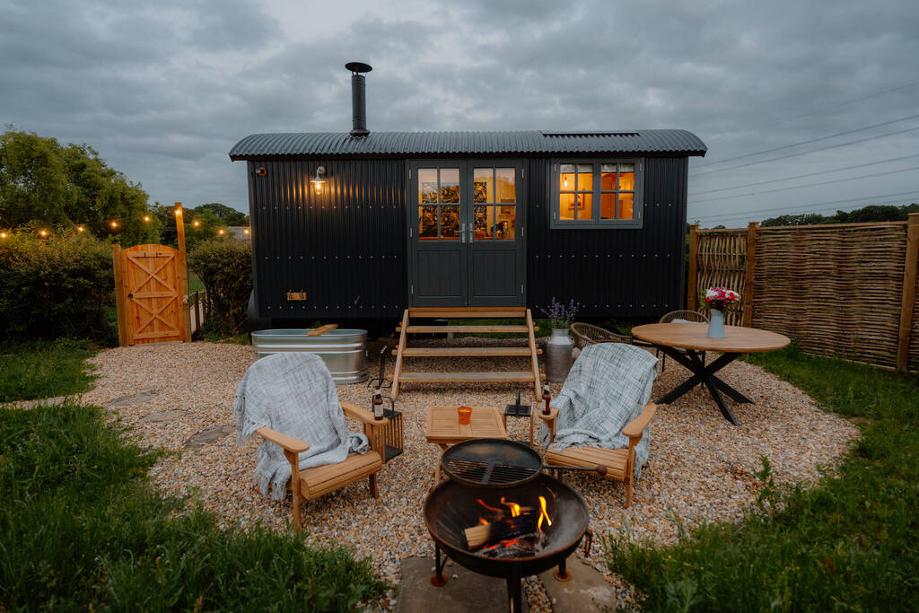 Hawthorn Hideaway | Shepherd's hut in Sussex | Canopy & Stars