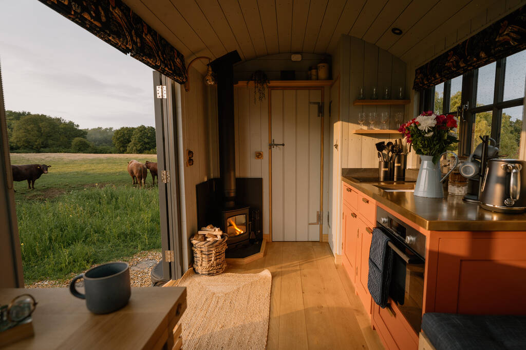 Hawthorn Hideaway | Shepherd's hut in Sussex | Canopy & Stars
