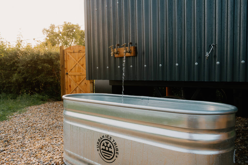 Hawthorn Hideaway | Shepherd's hut in Sussex | Canopy & Stars