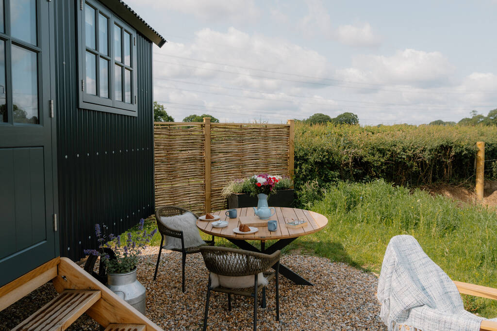 Hawthorn Hideaway | Shepherd's hut in Sussex | Canopy & Stars