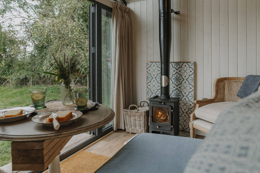 Little Doe Bank Cabin | Cabin in Warwickshire | Canopy & Stars