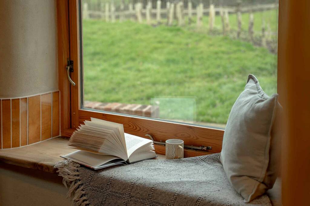 The Straw Roundhouse | Roundhouse in Warwickshire | Canopy & Stars