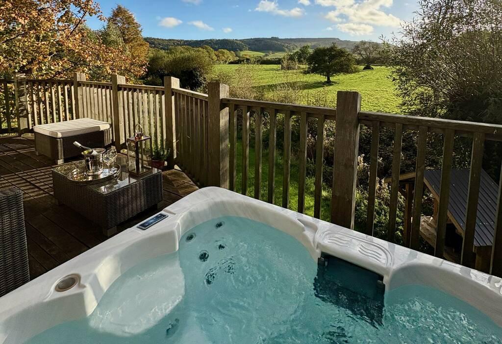 Lime Treehouse | Treehouse in Worcestershire | Canopy & Stars