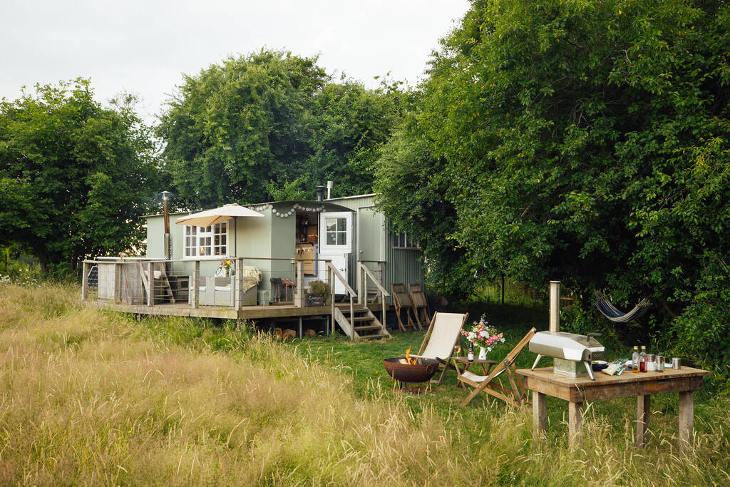 Commander’s Caravan | Shepherd's hut in Worcestershire | Canopy & Stars