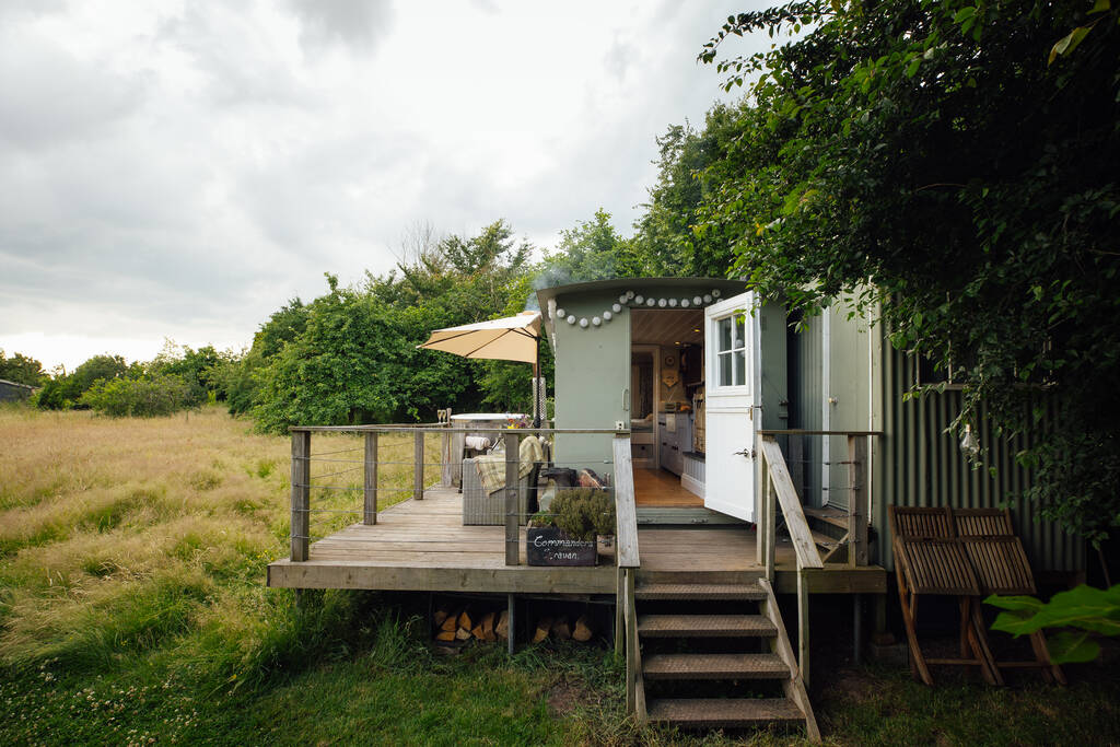 Commander’s Caravan | Shepherd's hut in Worcestershire | Canopy & Stars
