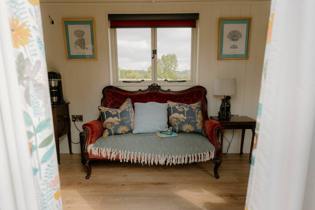 Poppy | Shepherd's hut in Yorkshire | Canopy & Stars