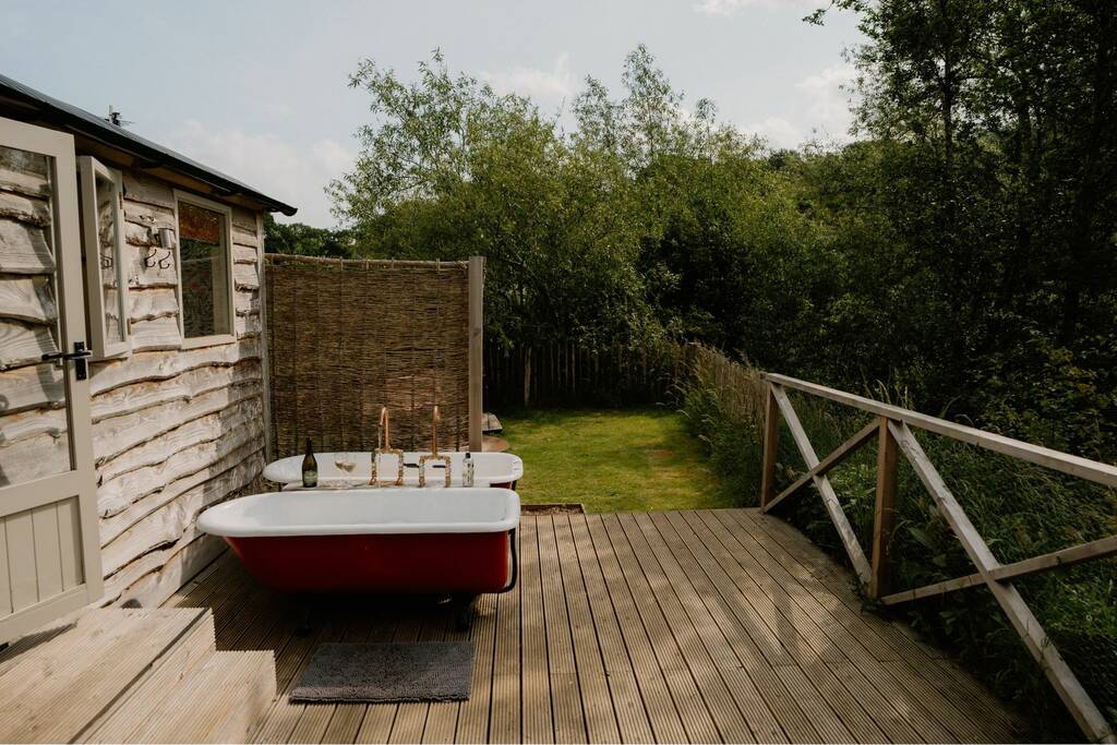 Poppy | Shepherd's hut in Yorkshire | Canopy & Stars