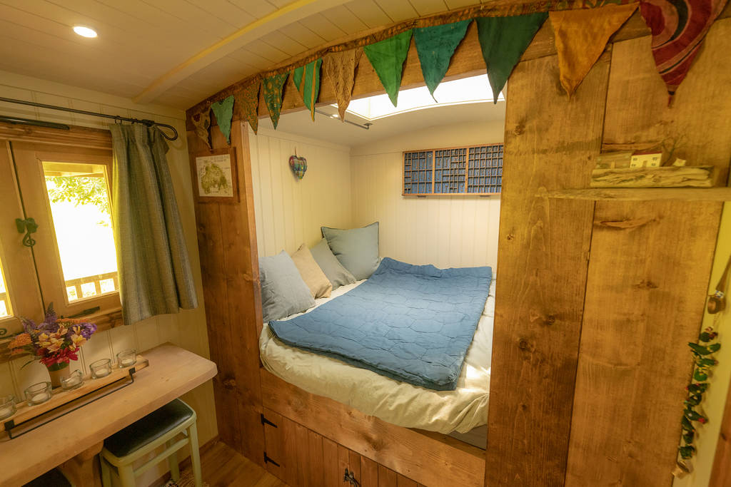 Woodman's Hut | Shepherd's hut in Yorkshire | Canopy & Stars