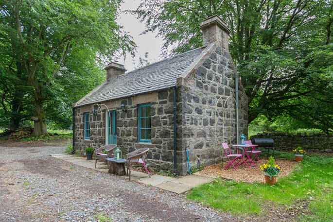 Wardhill Castle Hideaway Bothy | Bothy in Aberdeenshire | Canopy & Stars