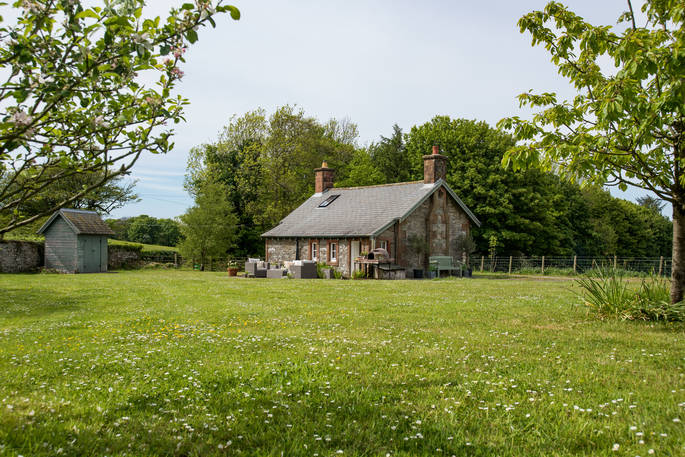 High Lodge | Bothy in Dumfries & Galloway | Canopy & Stars